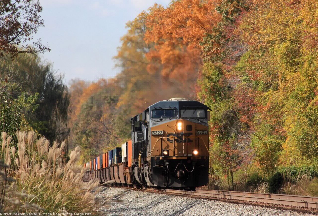 CSX 5323 and train Q032